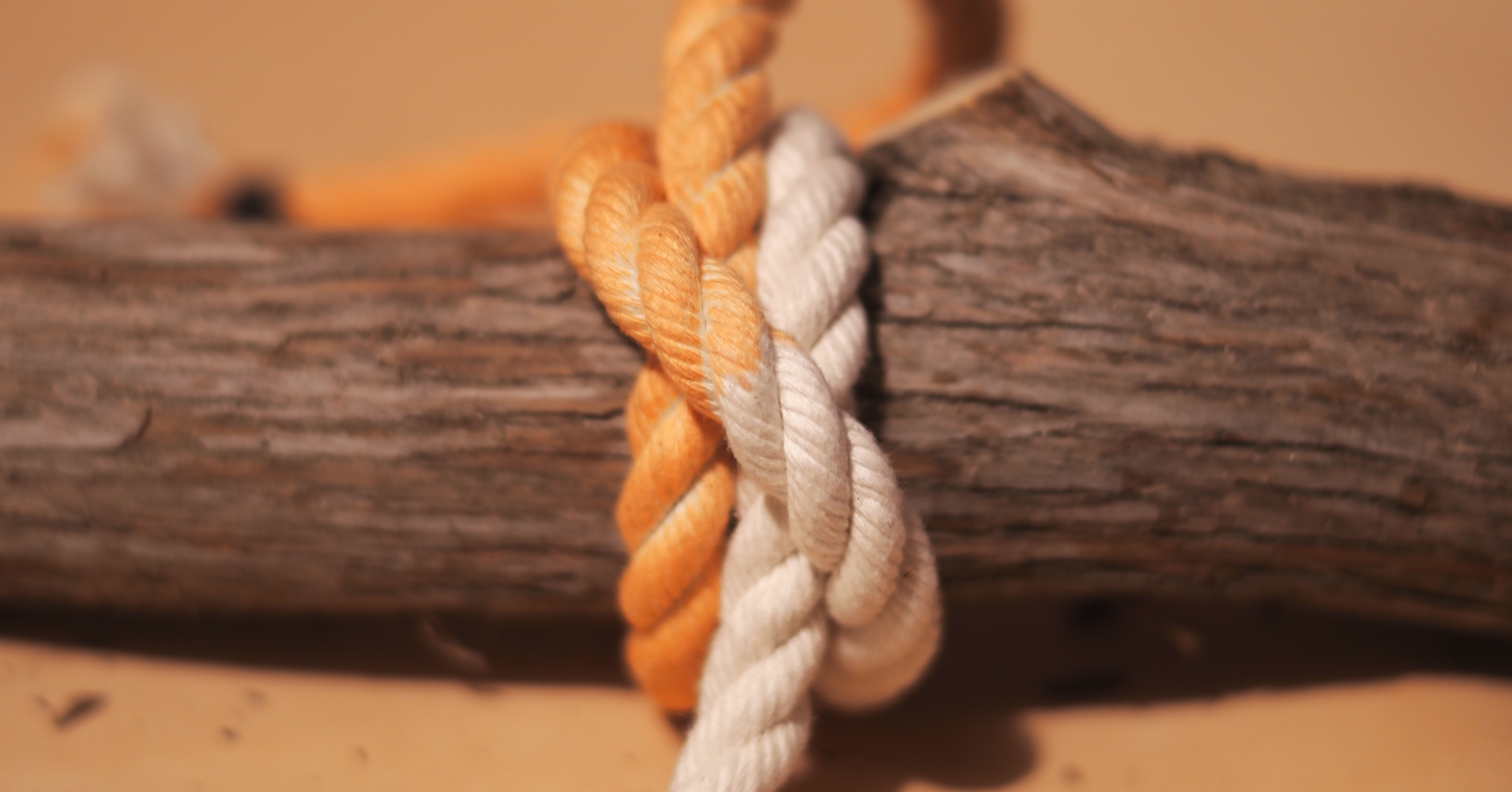 Dubbelt halvslag knopen som du knyter runt något